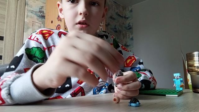 Собрал 4 фигурки лего!