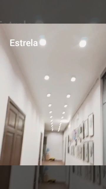 Натяжной потолок в коридор