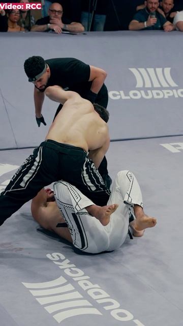 Россиянин Хамбахадов ПЕРЕЕХАЛ иранца Сейфифардна на турнире RCC x Karate Combat