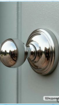 Как снять круглую ручку (шар) с двери?