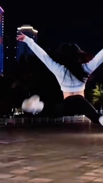 Это настоящая восточная рифма для тела!Танцевать на улицах - это так прекрасно