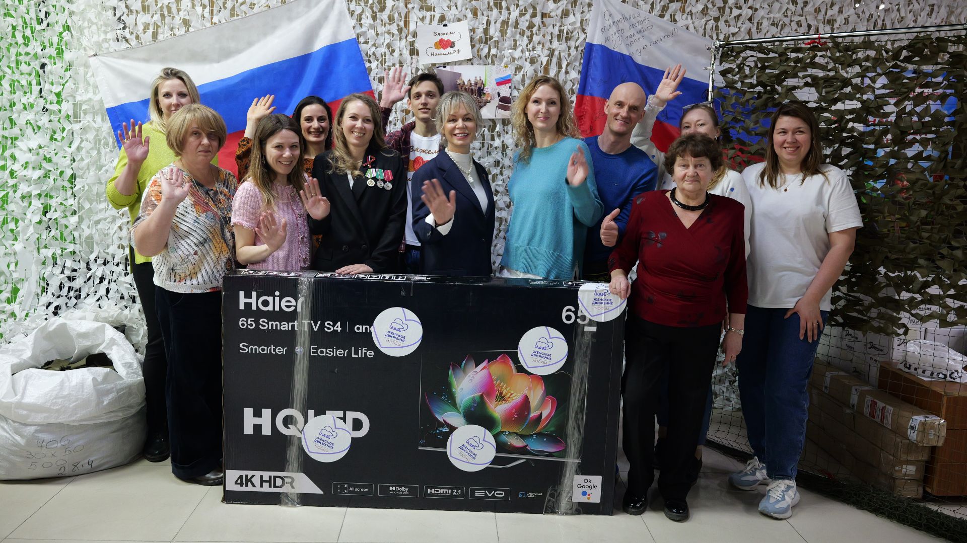 Ирина Елифёрова встретилась с мастерицами столичного волонтерского центра «ВяжемНашим.рф»