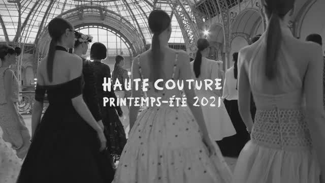 Показ коллекции Chanel весна-лето 2021