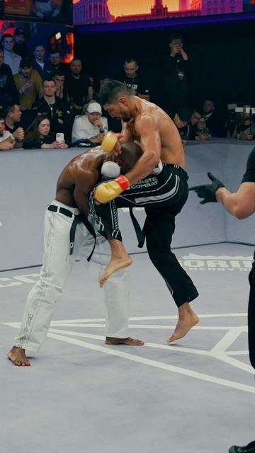 Хамзин ЗАЩИТИЛ ПОЯС Karate Combat в БЕСПОЩАДНОЙ РУБКЕ с Лоорэ