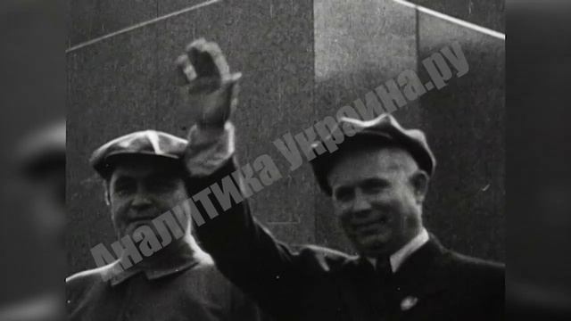 Максим Горький на демонстрации