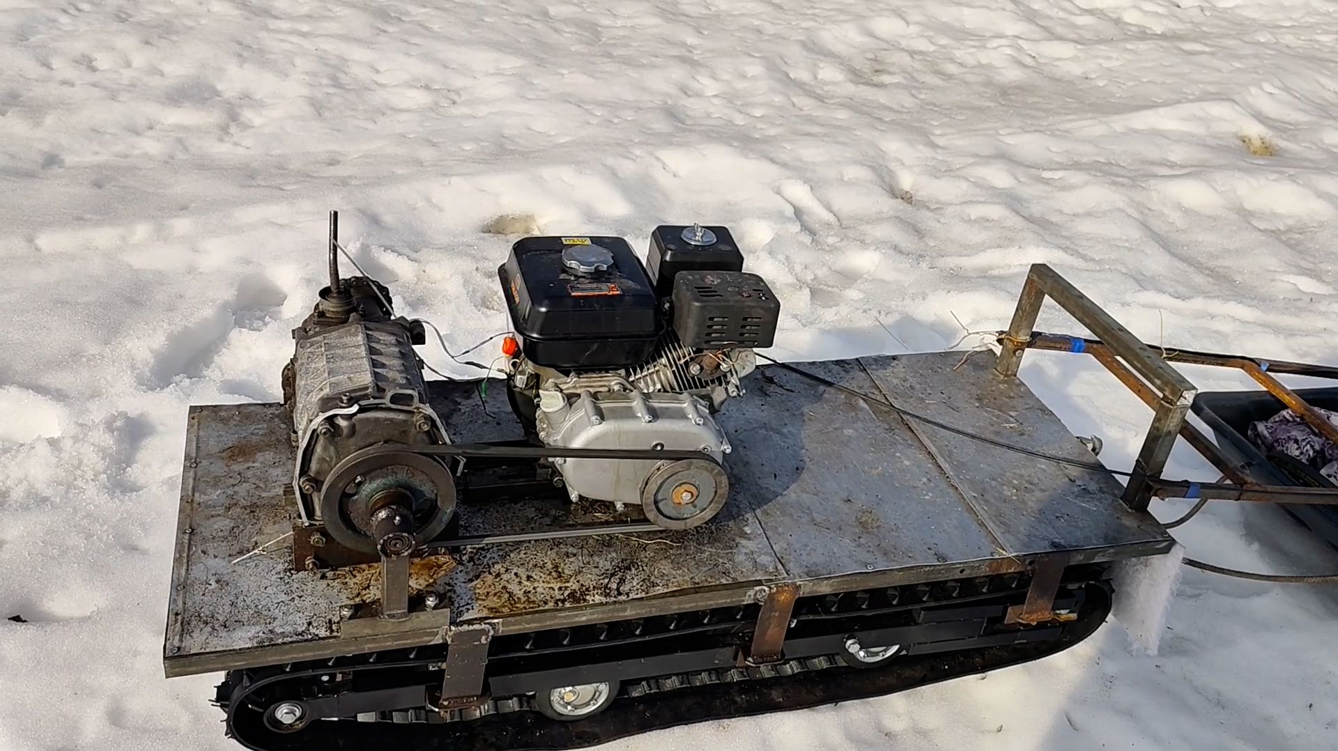 Встретил на реке самодельные мотобуксировщики. Закрытие сезона.