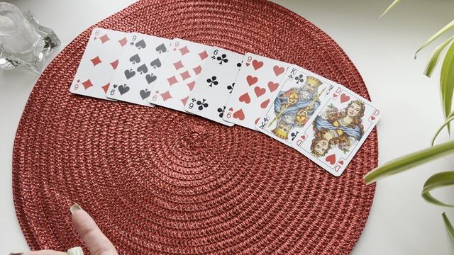 Червонная дама. Что у нее в жизни происходит? Гадание на игральных картах