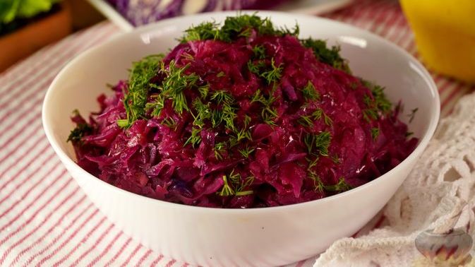 КРАСНОКОЧАННАЯ КАПУСТА, ТУШЕННАЯ С ЯБЛОКАМИ