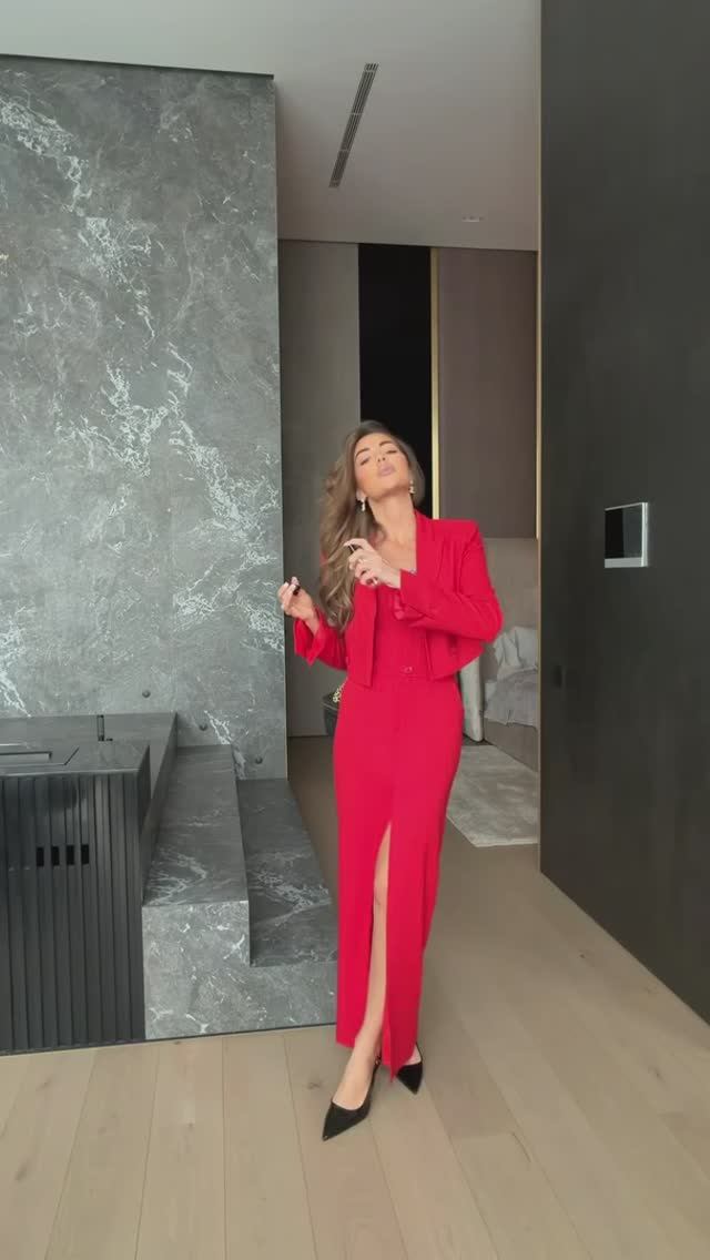 Красиво врываемся  в офис ❤️