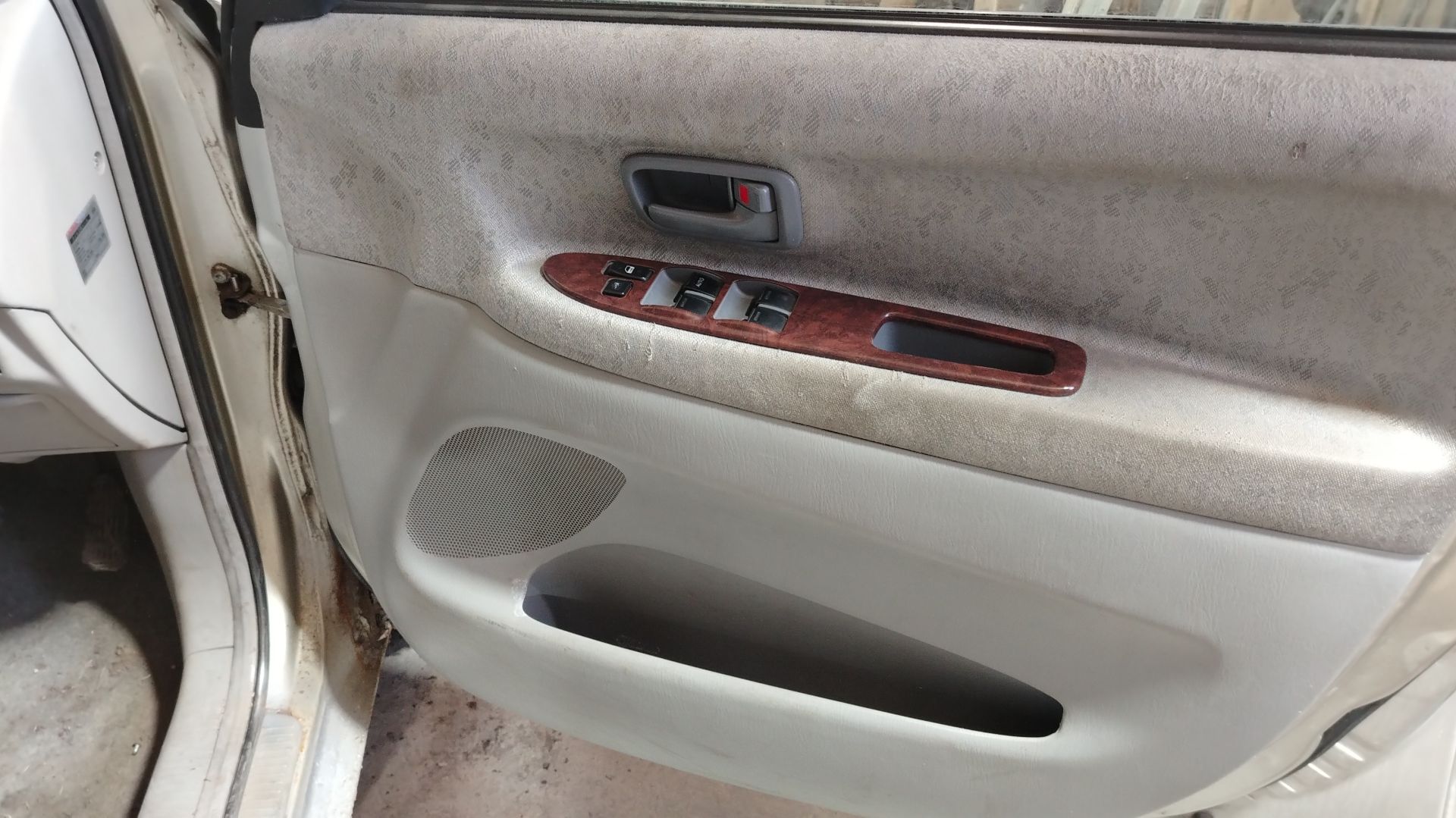 Как снять обшивку передних дверей и боковые зеркала Toyota Nadia