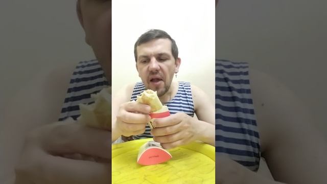 Обжор мукбанг Шефролл из Ростикс