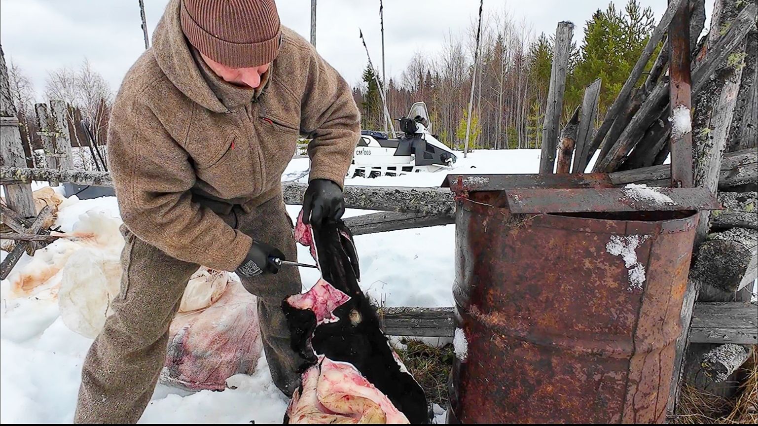 КАК Я СТАВЛЮ ПРИВАДУ НА МЕДВЕДЯ / ПЕРЕВОЖУ ВЫШКУ И УСТАНАВЛИВАЮ БОЧКУ.