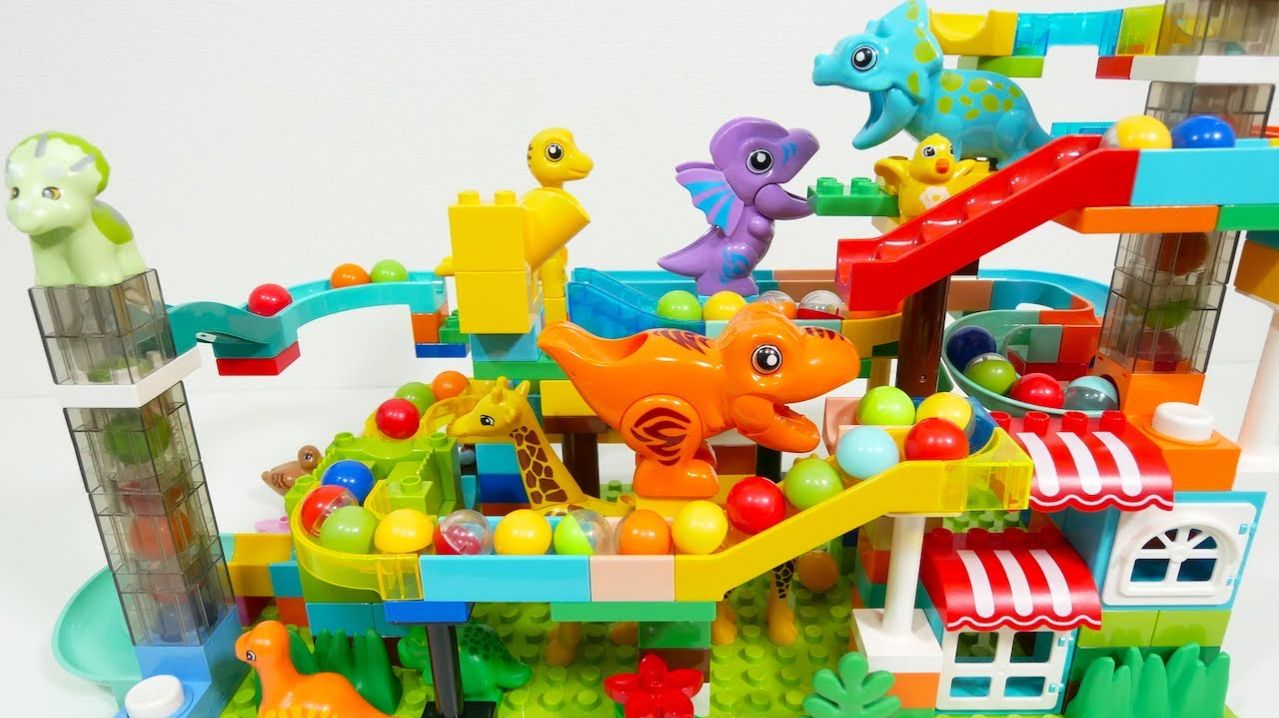 СТРОИМ ГОРКУ ДЛЯ ШАРИКОВ С ДИНОЗАВРИКАМИ АСМР ВИДЕО ДЛЯ ДЕТЕЙ ДЕТСКИЙ КАНАЛ ИГРАЛКИ-ЗАЛИПАЛКИ