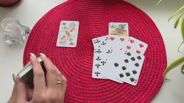 Что между вами сейчас? Гадание на игральных картах