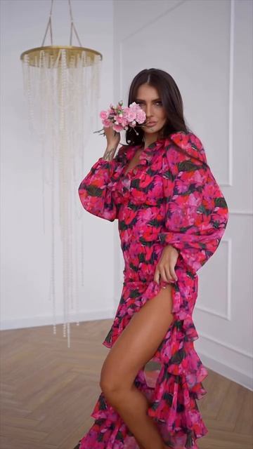 Пусть эта суббота начинается с женственности 🩷❤️🩷❤️