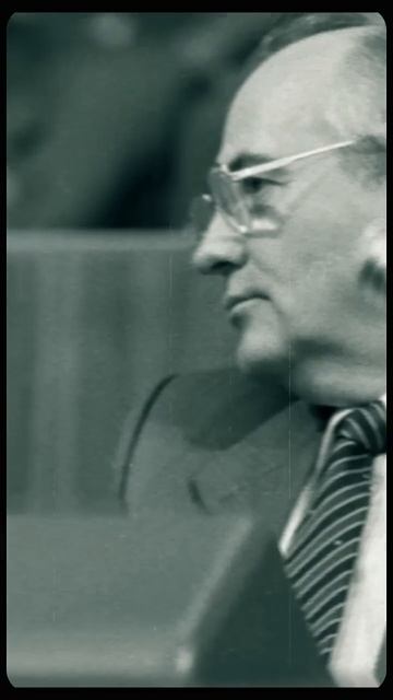 Добровольно и инициативно!  (Путин и Карлсон)   Пионер среднего возраста #28 #shorts