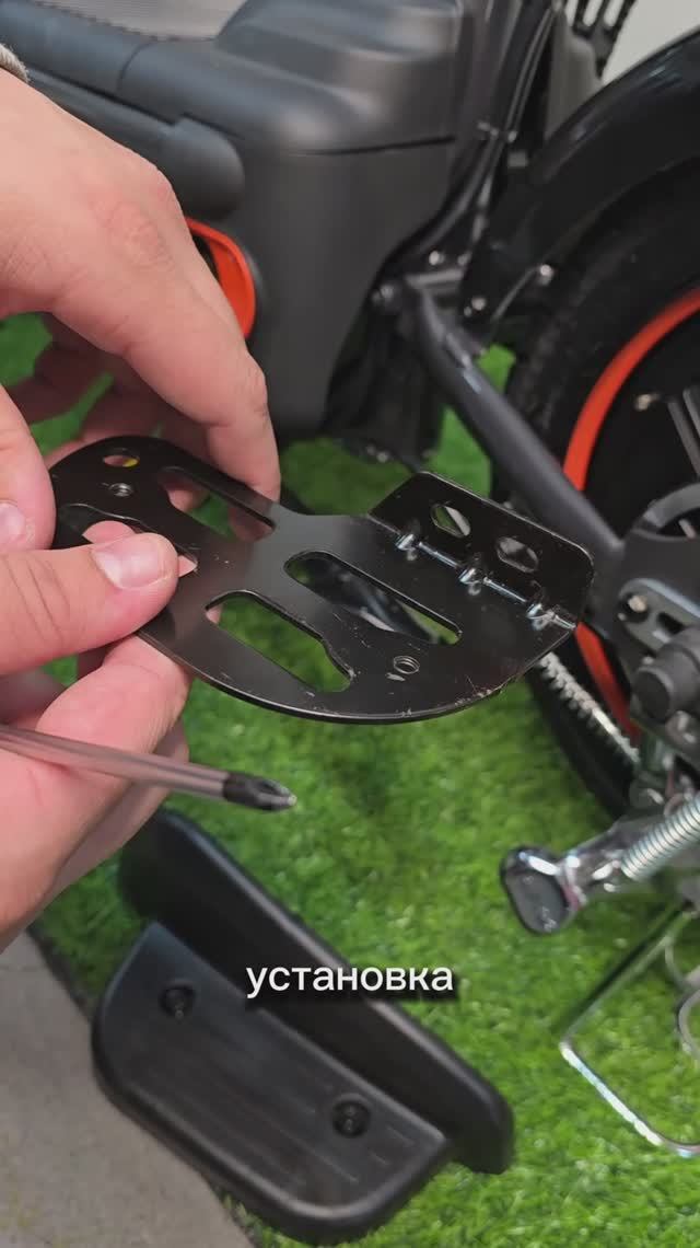 Установка подножек для пассажира на электроскутер (электровелосипед) Ecodemes EVO 2-42. Оптом с НДС