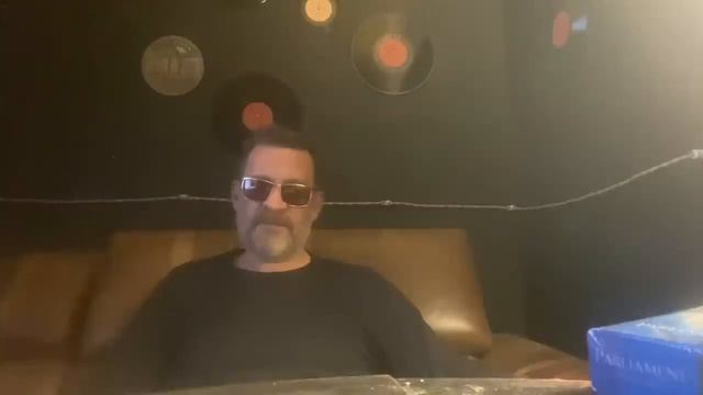 Она с новым мужиком поэтому редко отвечает