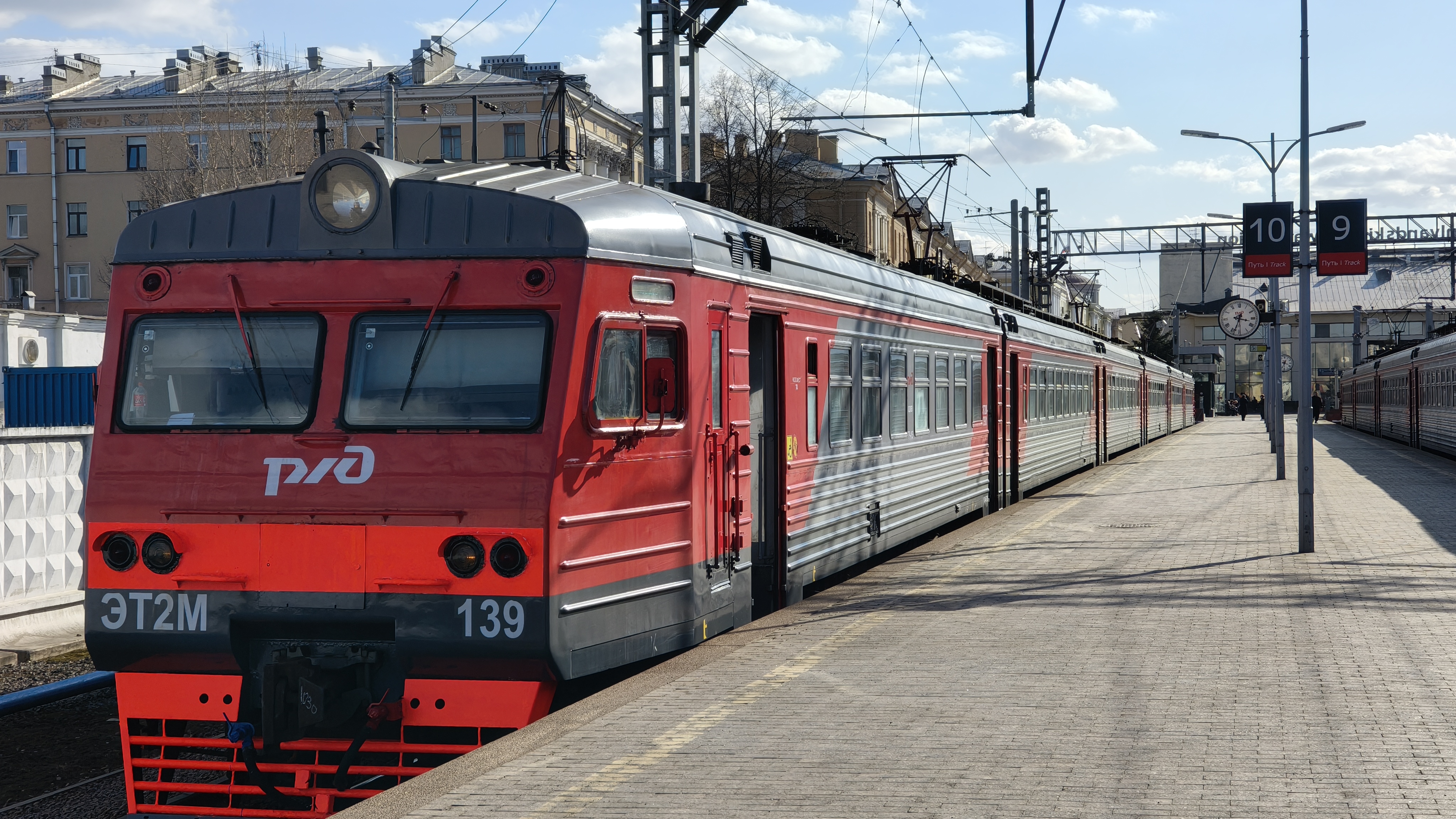 ЭТ2М 139 Сообщением Санкт-Петербург Финляндский - Тихвин, отправляется от Финляндского вокзала