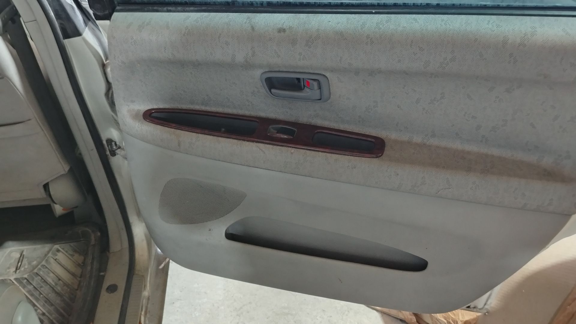 Как снять обшивку задних дверей Toyota Nadia