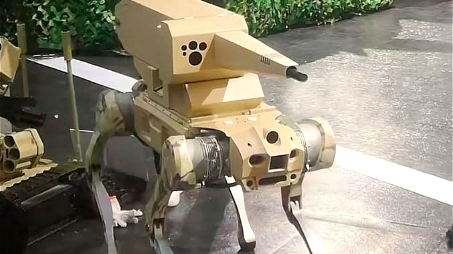 Уникальные бронемашины, робособаки и автомобили.