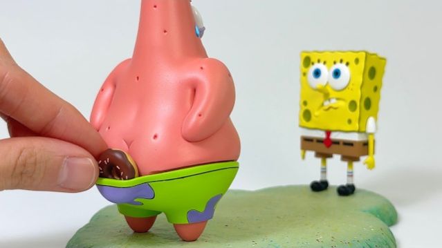 Патрик прячет пончик