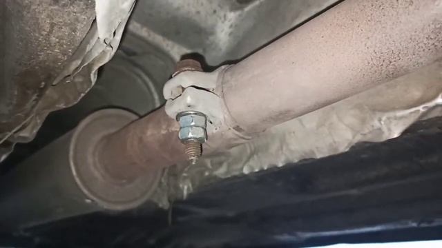 Ремонт глушителя на пассате б3 сорвало хомут приемной трубы.