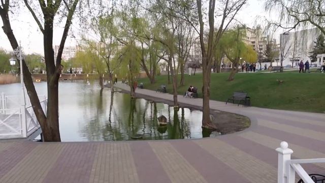 Весна в парке Тирасполя