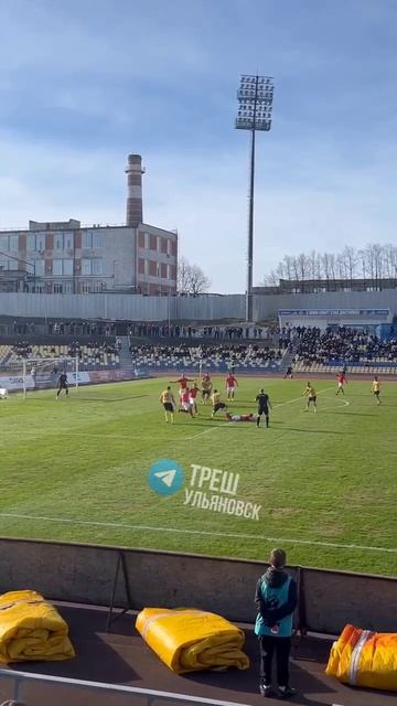 ⚽ Наша «Волга» забила гол «Спартаку» в первом тайме. Счёт 1:0.  ❤ — болеете за наших ребят