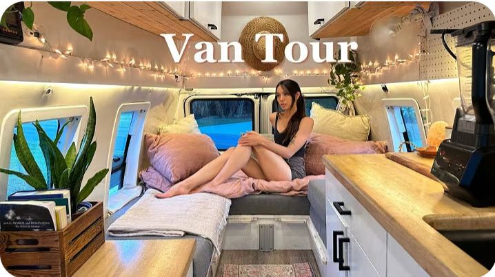 Крошечный домик одинокой женщины: винтажный рай в деталях | Румтур по уютному пространству