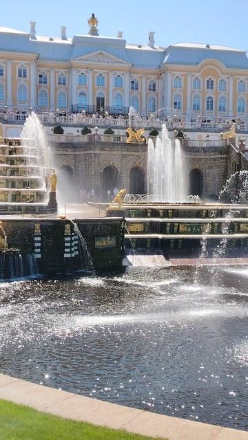 Петродворец. Вид на Большой Петергофский дворец. со стороны Фонтана Самсон