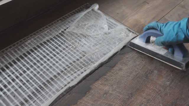 Укладка плитки под паркет подготовка и затирка эпоксидной...