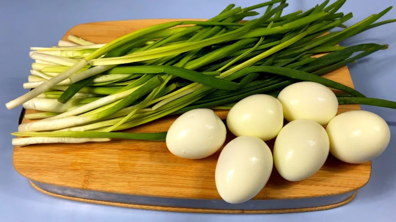 Забытый рецепт 50-х годов! Просто возьмите ЗЕЛЕНЫЙ ЛУК и яйца! Так готовила моя БАБУШКА!