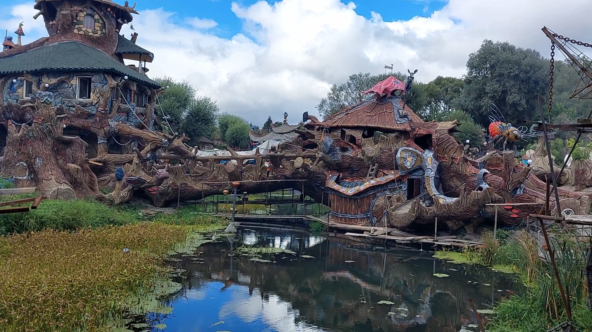 оформление дачи.  декоративная штукатурка в  курятнике.оформление бани.