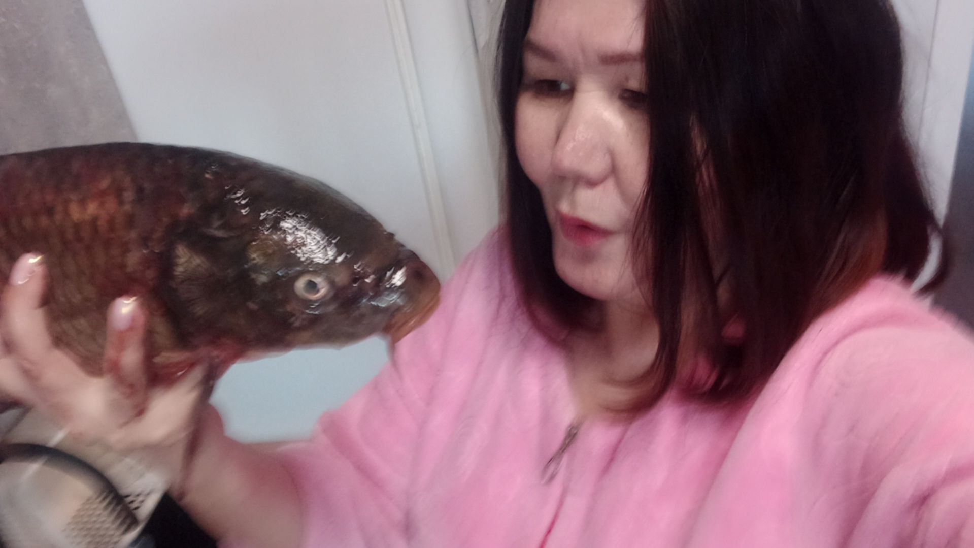 Рыба моей мечты 🐟😁Ушиваю платья👗, прячу ноги 👣,Рассказываю ,как у меня украли полку✌ 🤣