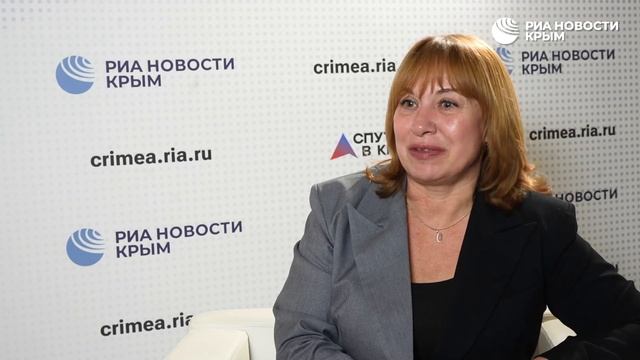 Посетители Воронцовского дворца могут наблюдать за работой реставраторов в Голубой гостиной.