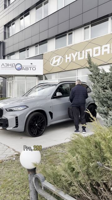 Клиент уезжает на новом BMW X5!