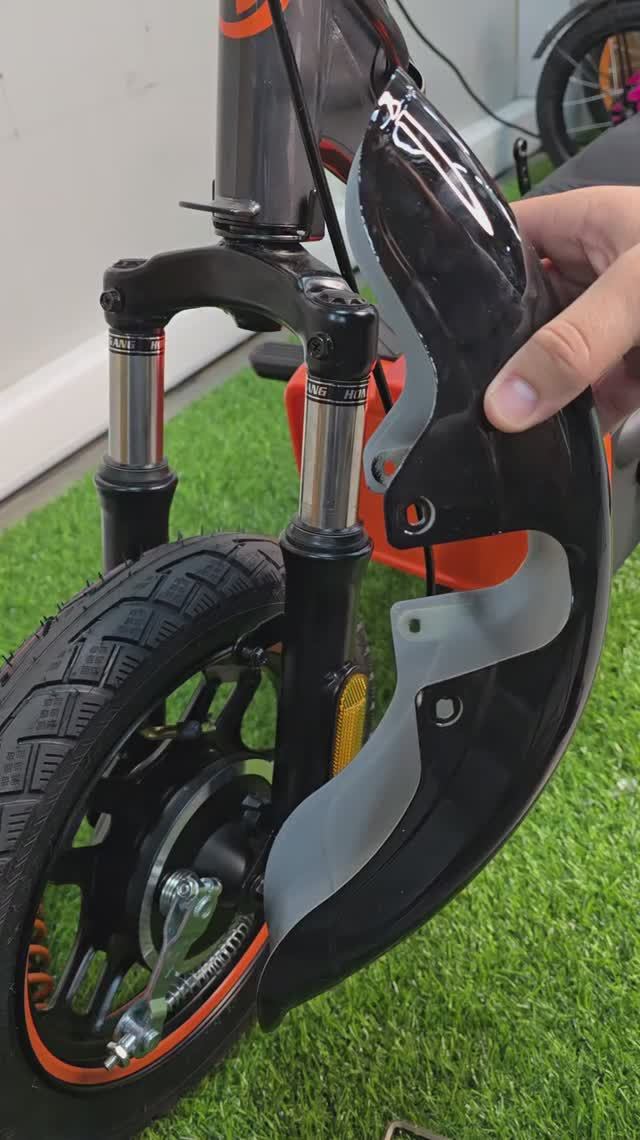 Установка переднего крыла на электроскутер (электровелосипед) Ecodemes EVO 2-42. Электроскутеры ОПТ