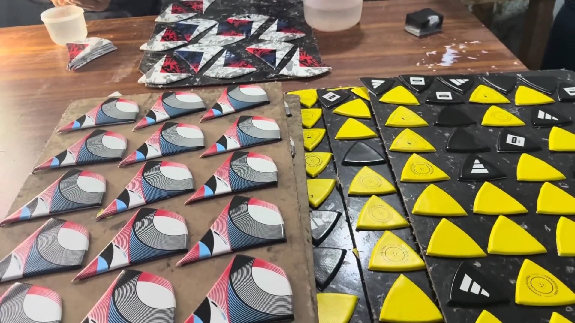 Мячи для Чемпионов/ Как изготавливают футбольные мячи.