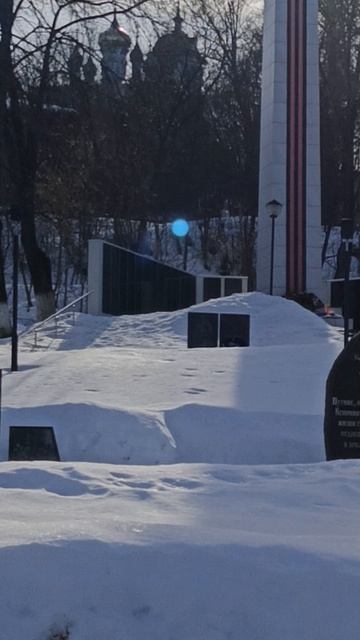 У Вечного огня снега еще много!