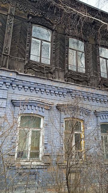 Памятники деревянного зодчества разрушаются в Новосибирске на улице Колыванской.mp4