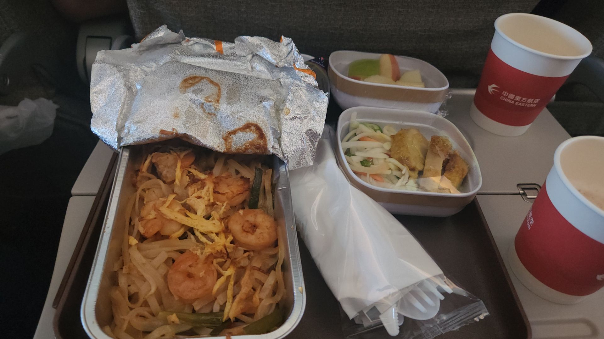 Питание на борту China Eastern из Бангкока в Шанхай ✈️ 🍤 🍝