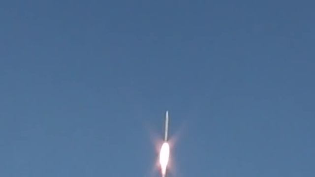 Иран показал кадры запуска ракет по целям США и Израля нахрдящимся в районе Персидского залива.