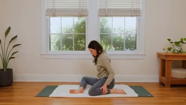 Morning Hip Release | 15 Minute Yoga