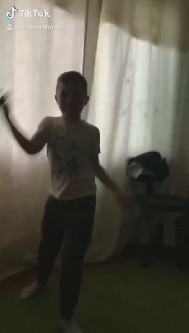 Сын дурачится, лето, каникулы