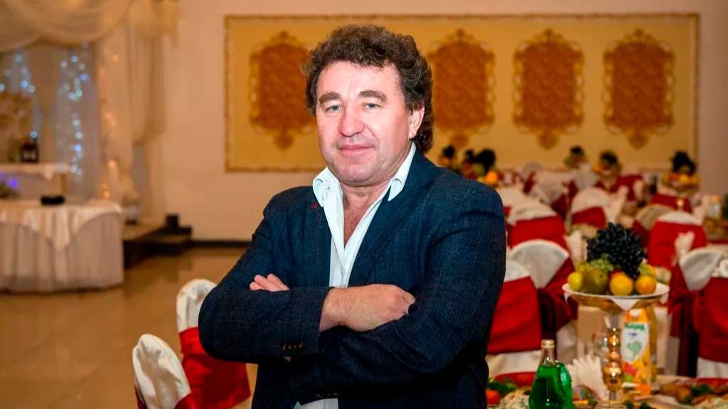 Песня на татарском языке в исполнении певицы Зяйняб и баяниста Рушана