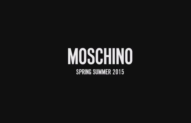 Показ женской коллекции Moschino весна-лето 2015