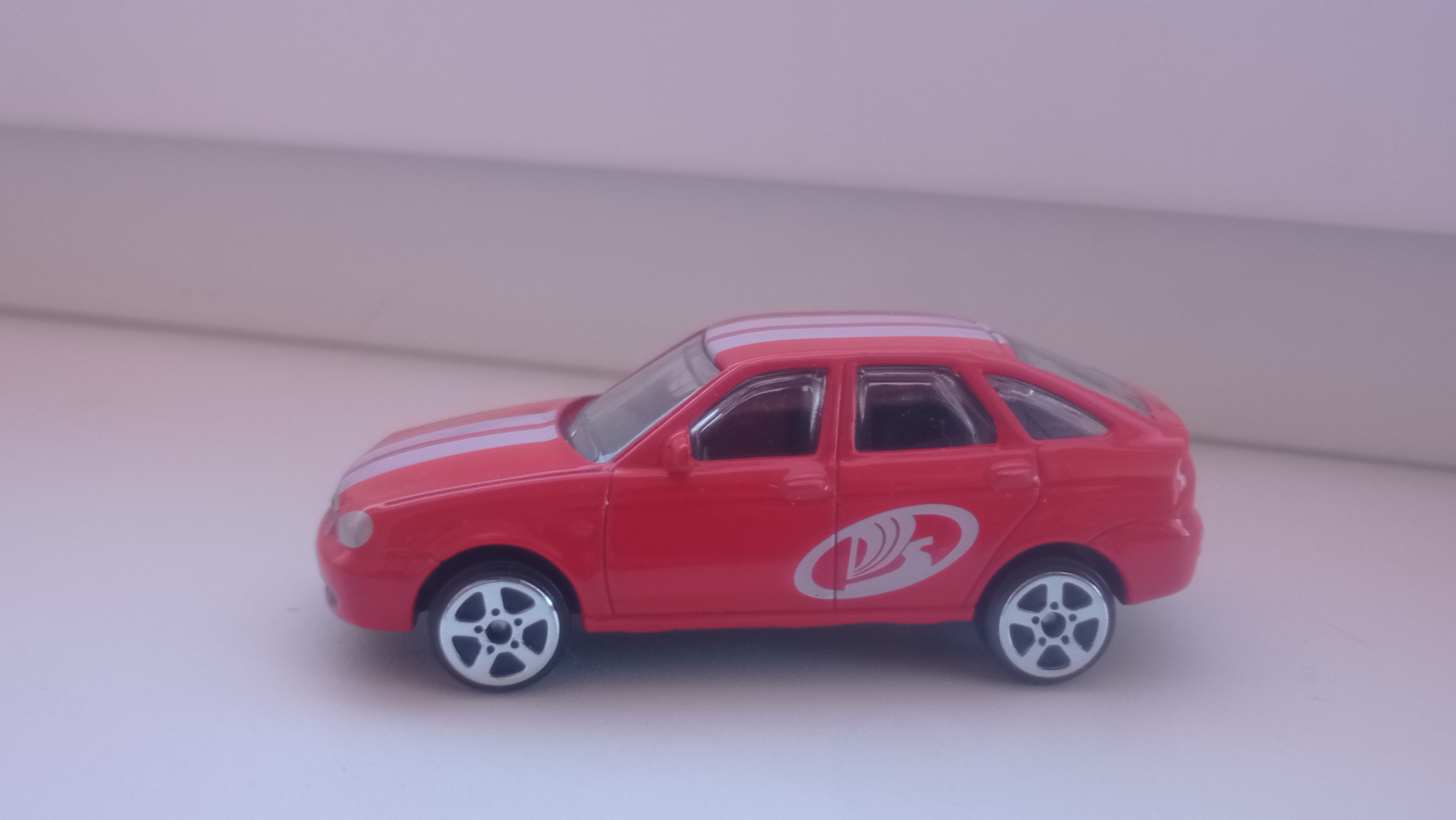 ЛАДА ПРИОРА ОТ АВТОГРАНДА МАСШТАБ 1: 60