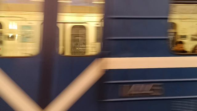 81 717/714 Номерной пришелец прибывает на станцию метро ладожская