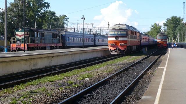 ТЭП70 на Витебском вокзале в Петербурге: час стука колес под интересный фото